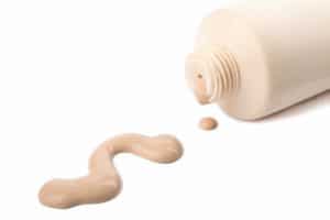 9 Best Oil Based Foundations + Oil Based Makeup Tips