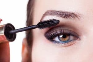 Is Mascara Bad For Your Eyelashes? Here's The Truth.