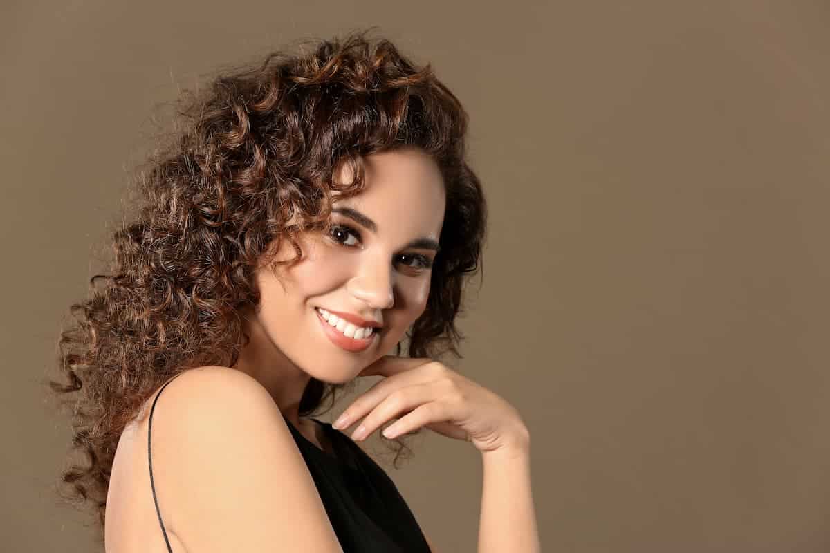 The Ultimate Curl Pattern Guide: Figure Out Your Curl Type