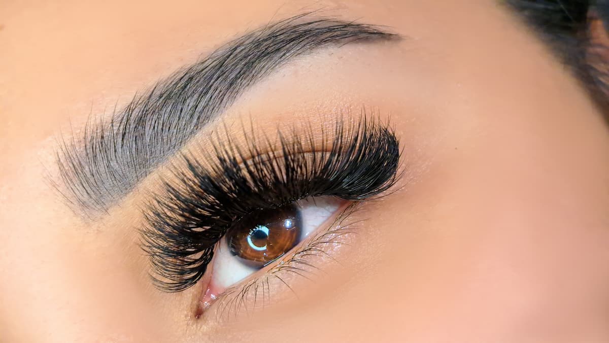 What Are Mega Lash Extensions? Are They Worth It?