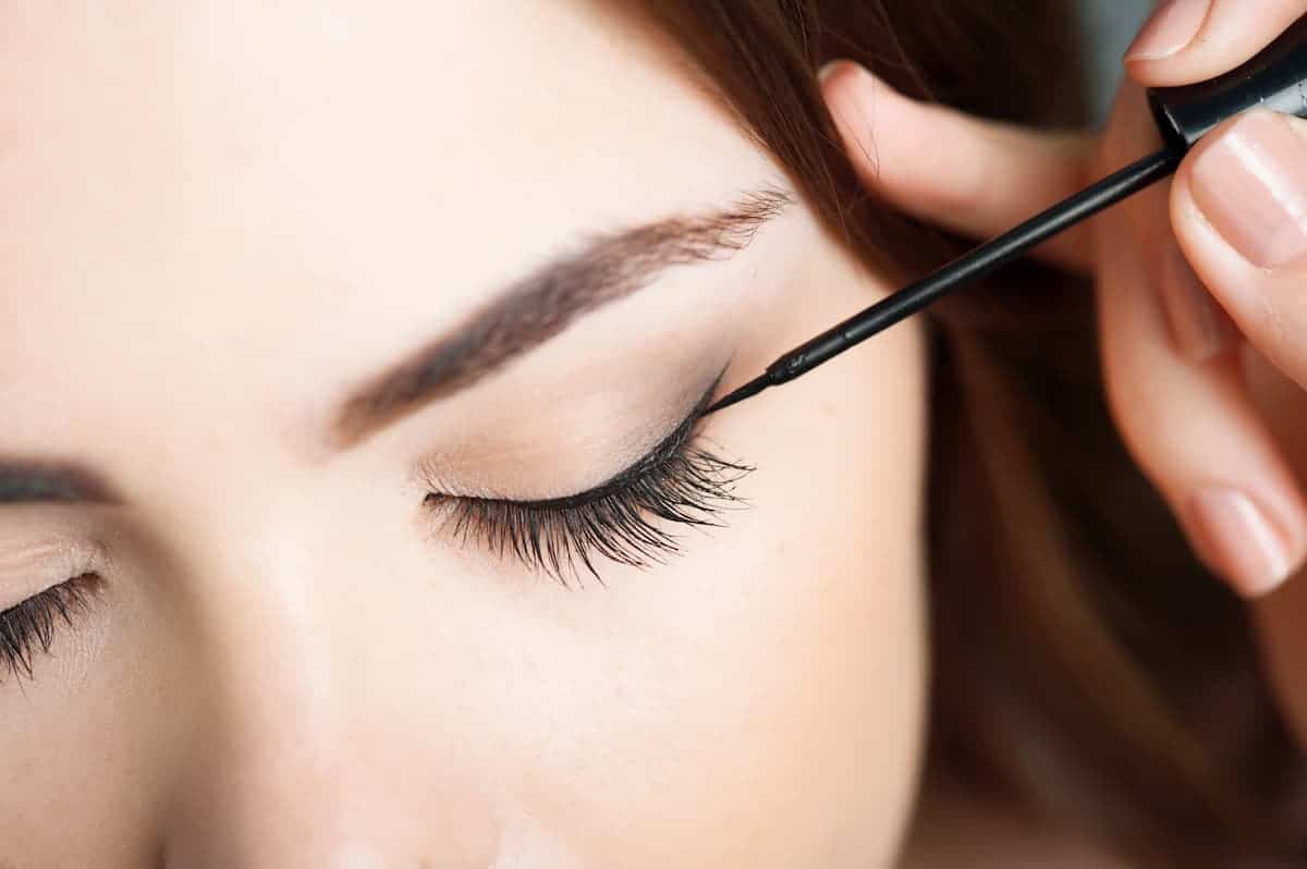 10 Best Eyeliners for Sensitive Eyes (& Eyelids