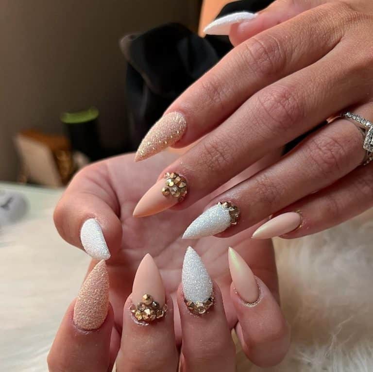 40+ Peach Nail Designs That Are Cheerful and Chic
