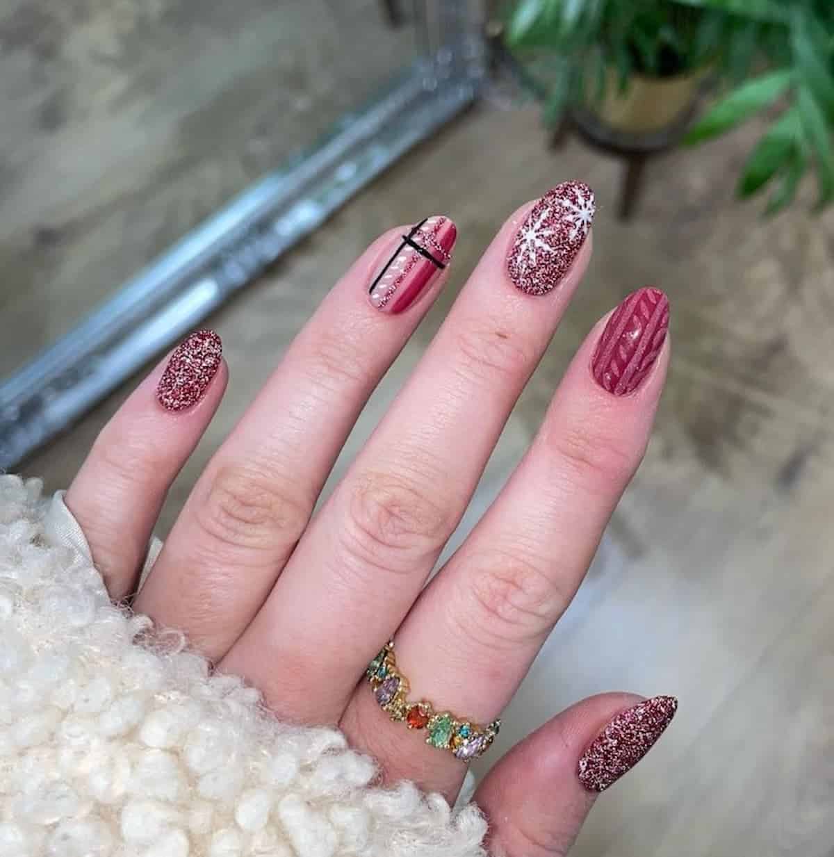 45 Stunning Red Nails with Glitter for a Striking Manicure