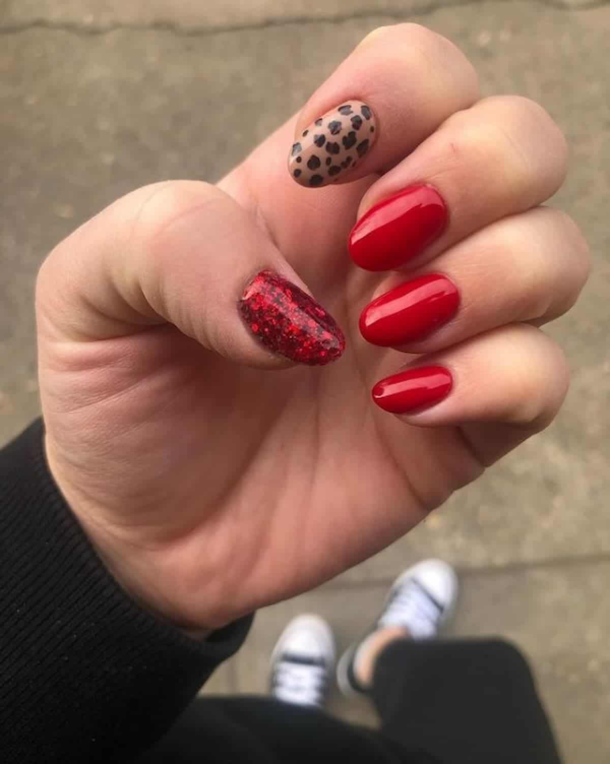 45 Stunning Red Nails with Glitter for a Striking Manicure