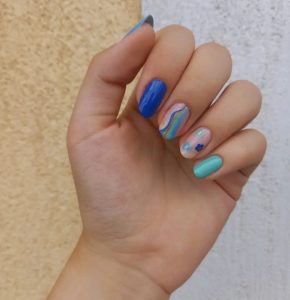 55 Dazzling Blue Nails with Glitter for Your Next Manicure