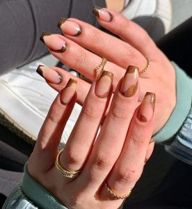 50 Stunning Gold French Tips for an Elegant and Glamorous Look
