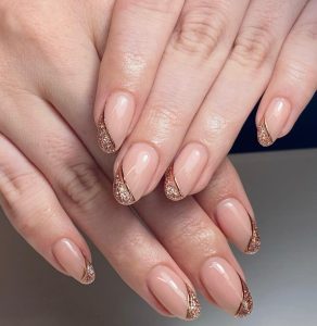 50 Stunning Gold French Tips for an Elegant and Glamorous Look