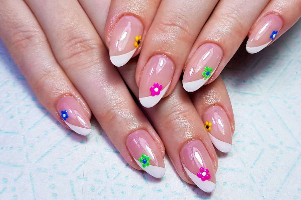 45 Simple Spring Nail Designs For Your Next Manicure
