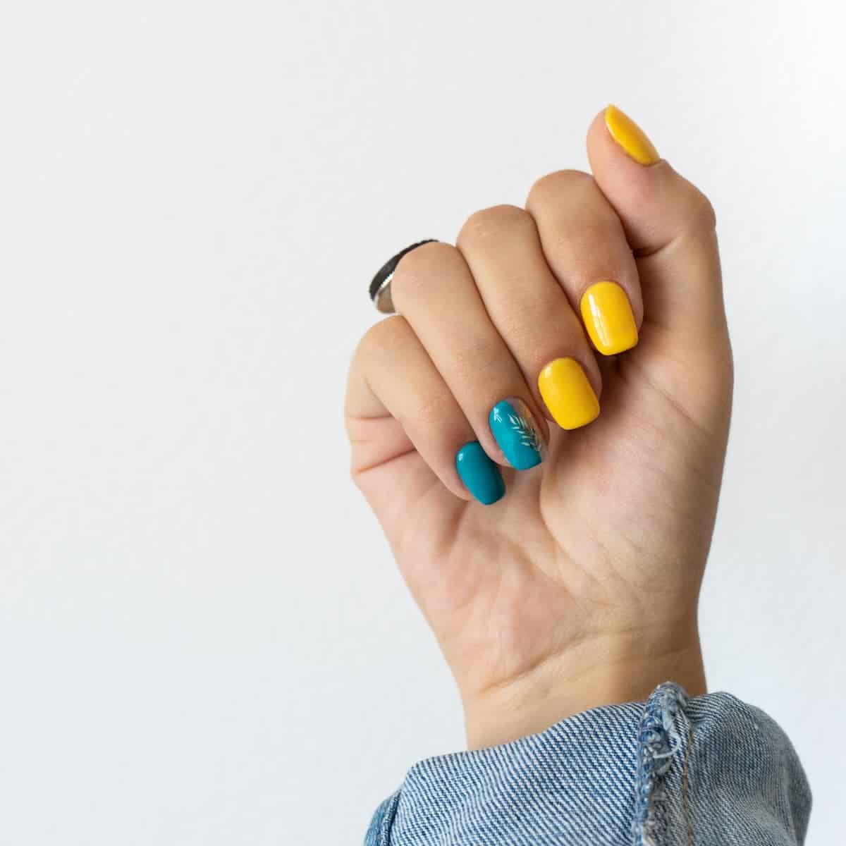 53 Fresh and Fab Yellow and Blue Nails You’ll Love!