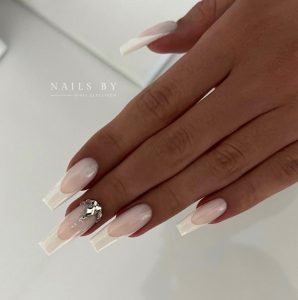 40 Gorgeous White Nail Designs You’ll Absolutely Love!