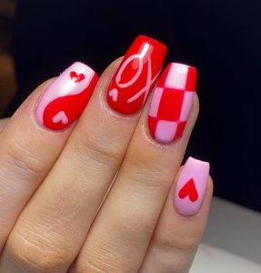 36 Flirty Pink and Red Nails We’re Totally Swooning Over!