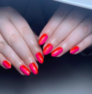 36 Flirty Pink and Red Nails We’re Totally Swooning Over!