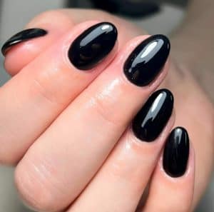 53 Alluring Black Nails That Exude Confidence and Sophistication