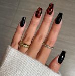 53 Alluring Black Nails That Exude Confidence and Sophistication