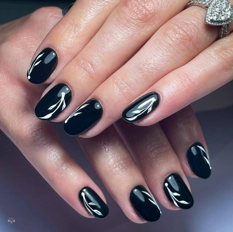 53 Alluring Black Nails That Exude Confidence and Sophistication