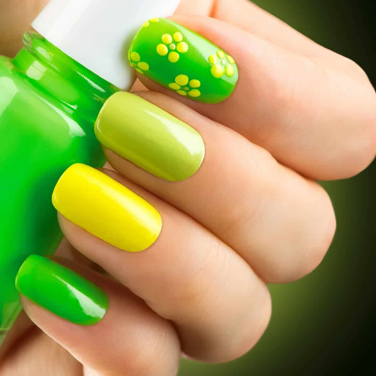 23 Stunning Yellow and Green Nails To Try