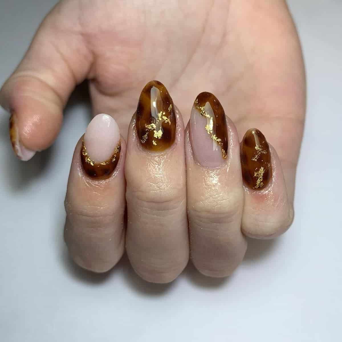 60 Tortoiseshell Nail Designs for a Timeless and Trendy Look!