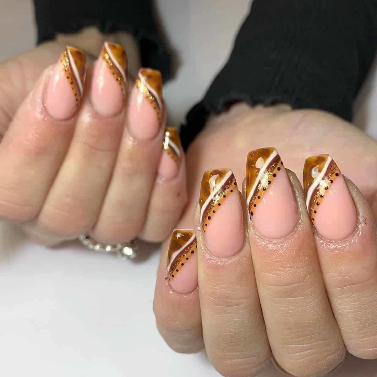 60 Tortoiseshell Nail Designs for a Timeless and Trendy Look!