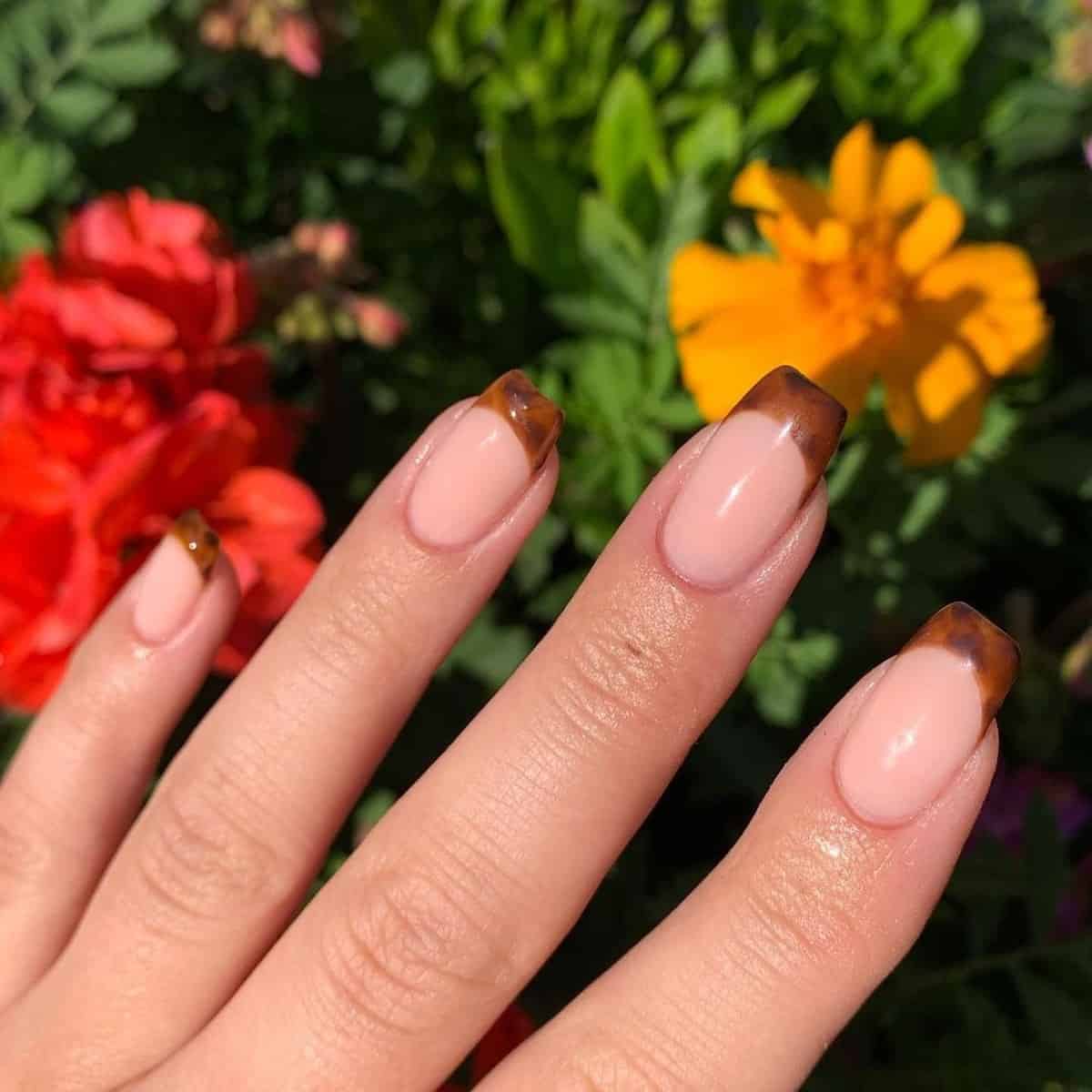 60 Tortoiseshell Nail Designs for a Timeless and Trendy Look!